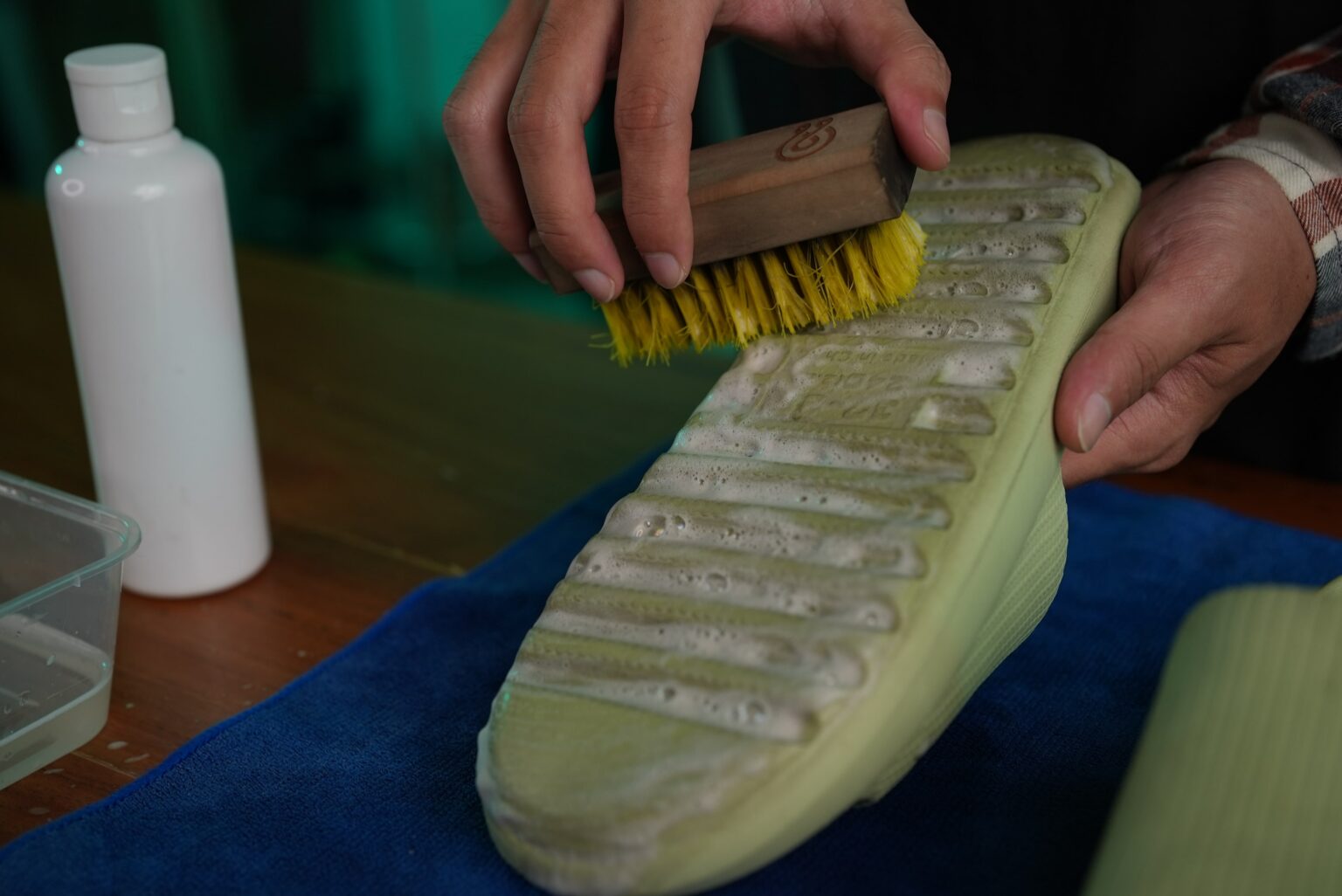 How to Clean Slippers: 7 Effective Techniques You Need to Know