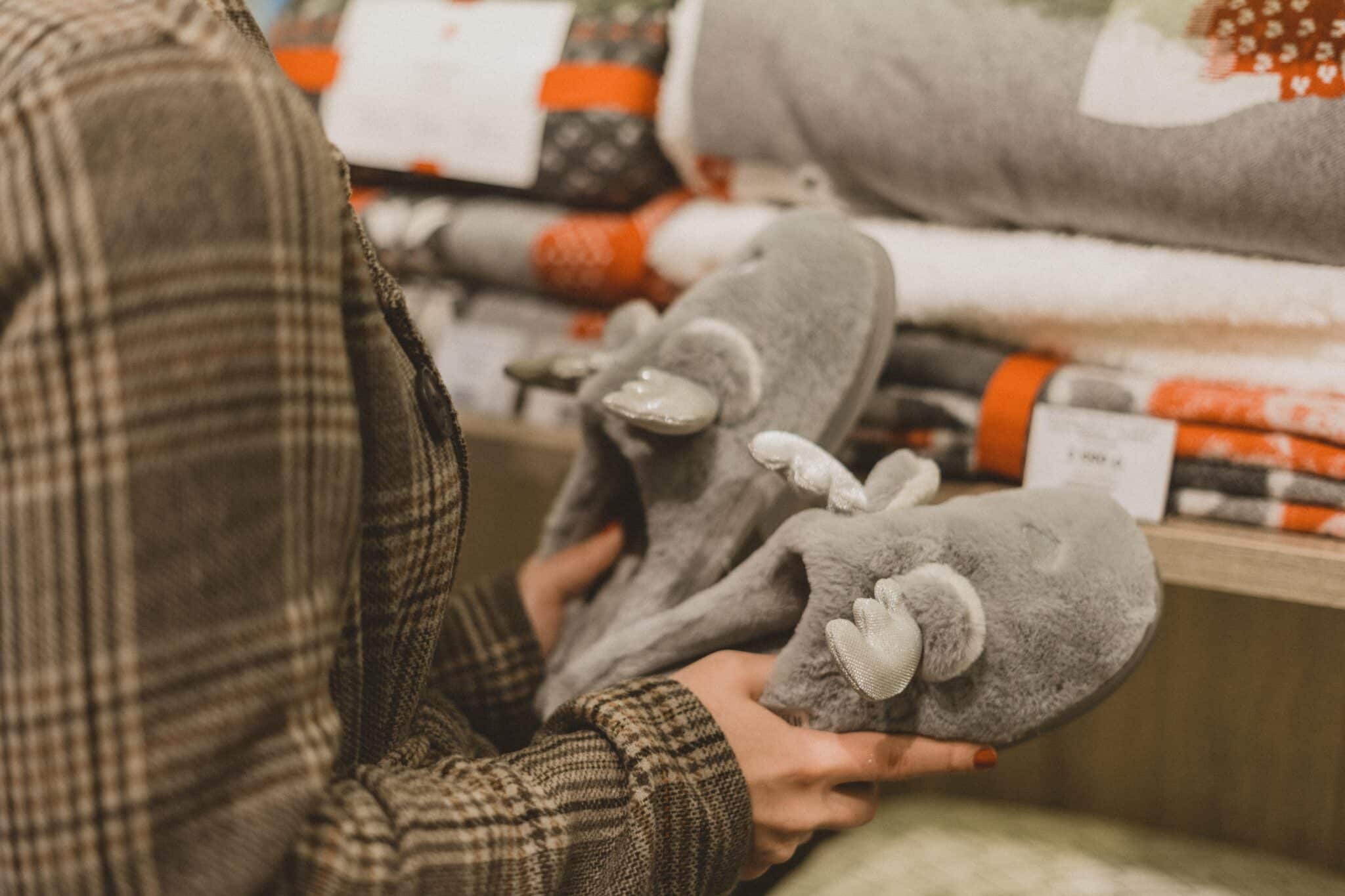 How to Clean Slippers Properly (Step by Step Guide)