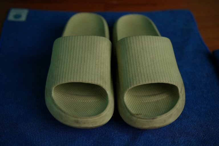 How to Clean Slippers: 7 Effective Techniques You Need to Know